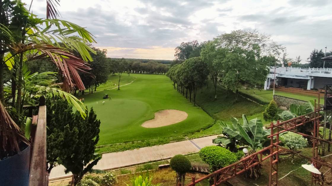Lapangan Golf Bukit Sintuk | Play Golf In Indonesia